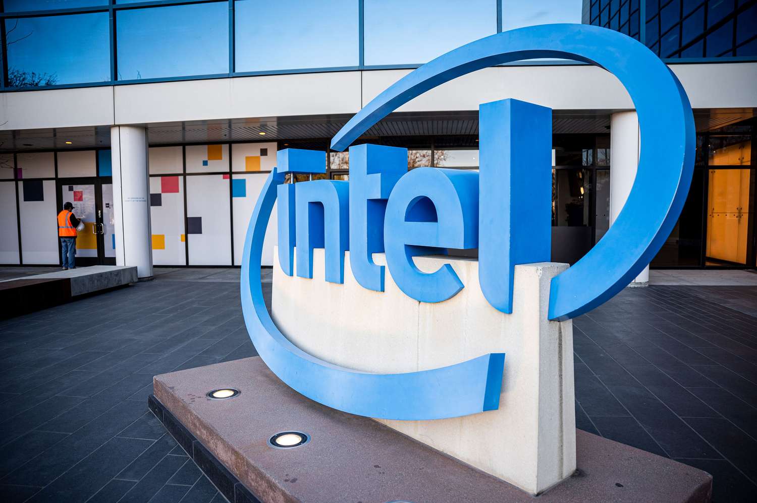 Intel stock sinks as company’s Q1 outlook falls short of Wall Street ...
